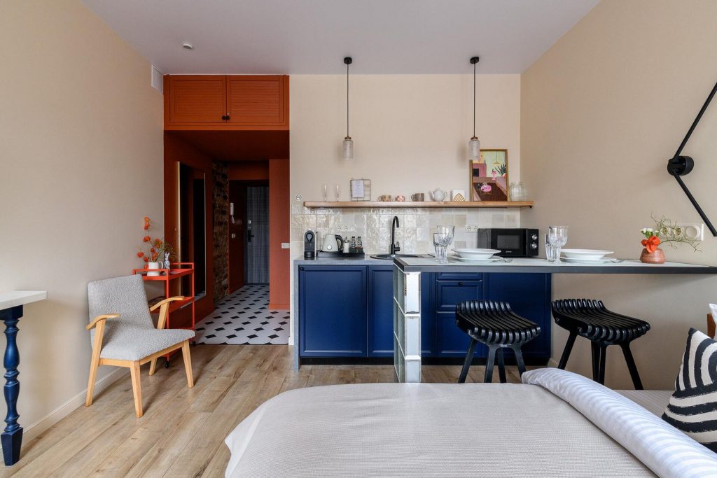 Egyszerűen de stílusosan berendezett mini lakás - 24m2, ahol szép mély ...