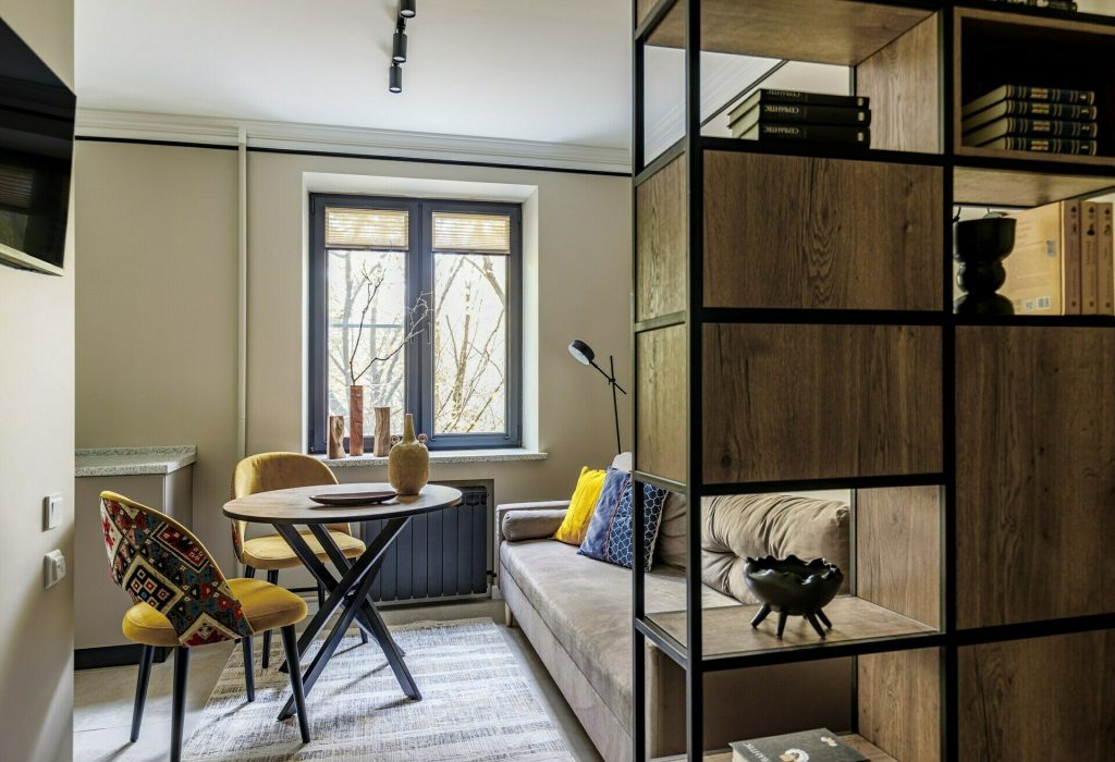 Egyetemista lánynak berendezett 46m2-es lakás - lerobbant állapotból ...