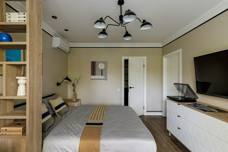 Egyetemista lánynak berendezett 46m2-es lakás - lerobbant állapotból ...