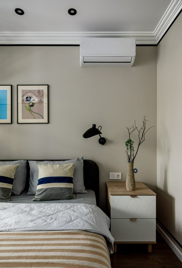 Egyetemista lánynak berendezett 46m2-es lakás - lerobbant állapotból ...