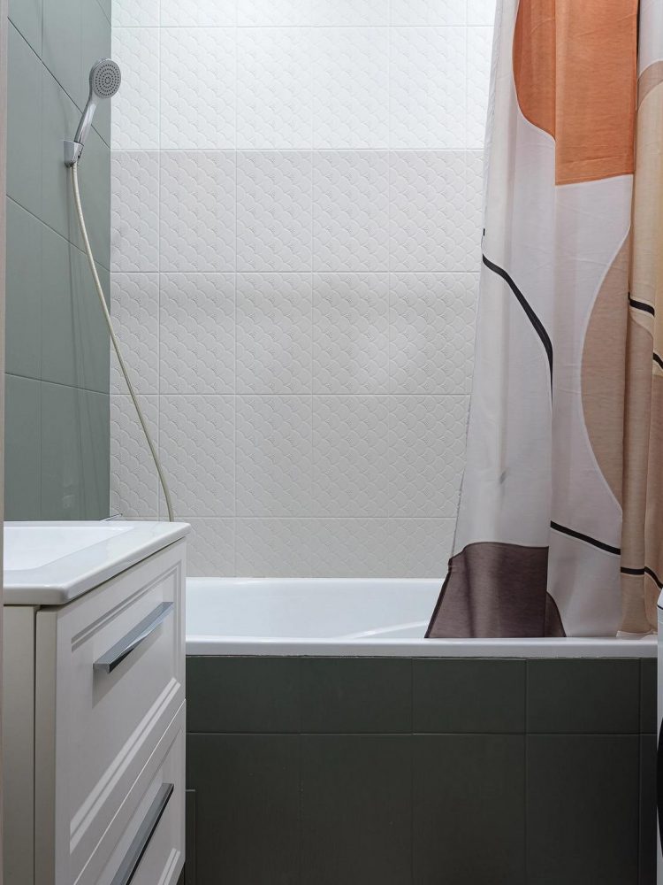 Előtte - utána: 7 kis fürdőszoba és WC teljes felújítása ...