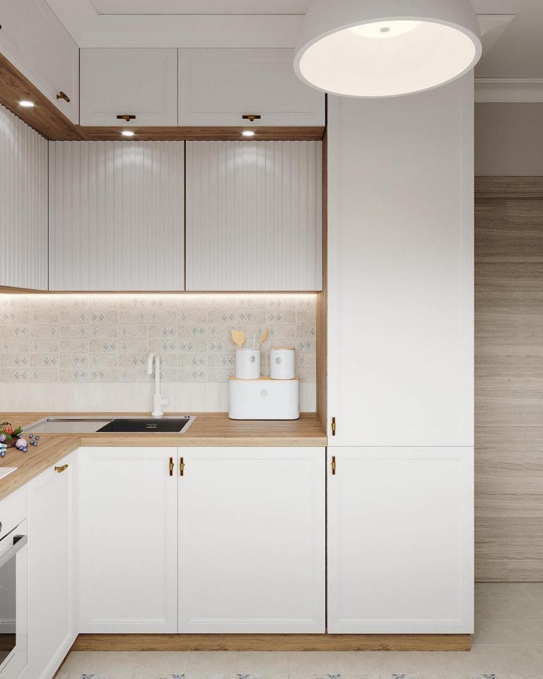 Kis konyha berendezés ötlet 6m2 területen, étkezőpult az ablakban - Lakberendezés trendMagazin