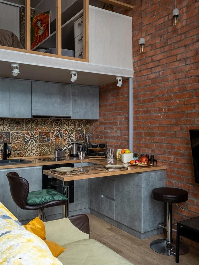 Így lett hangulatos kétszintes loft egy 30m2-es kis lakásból ...