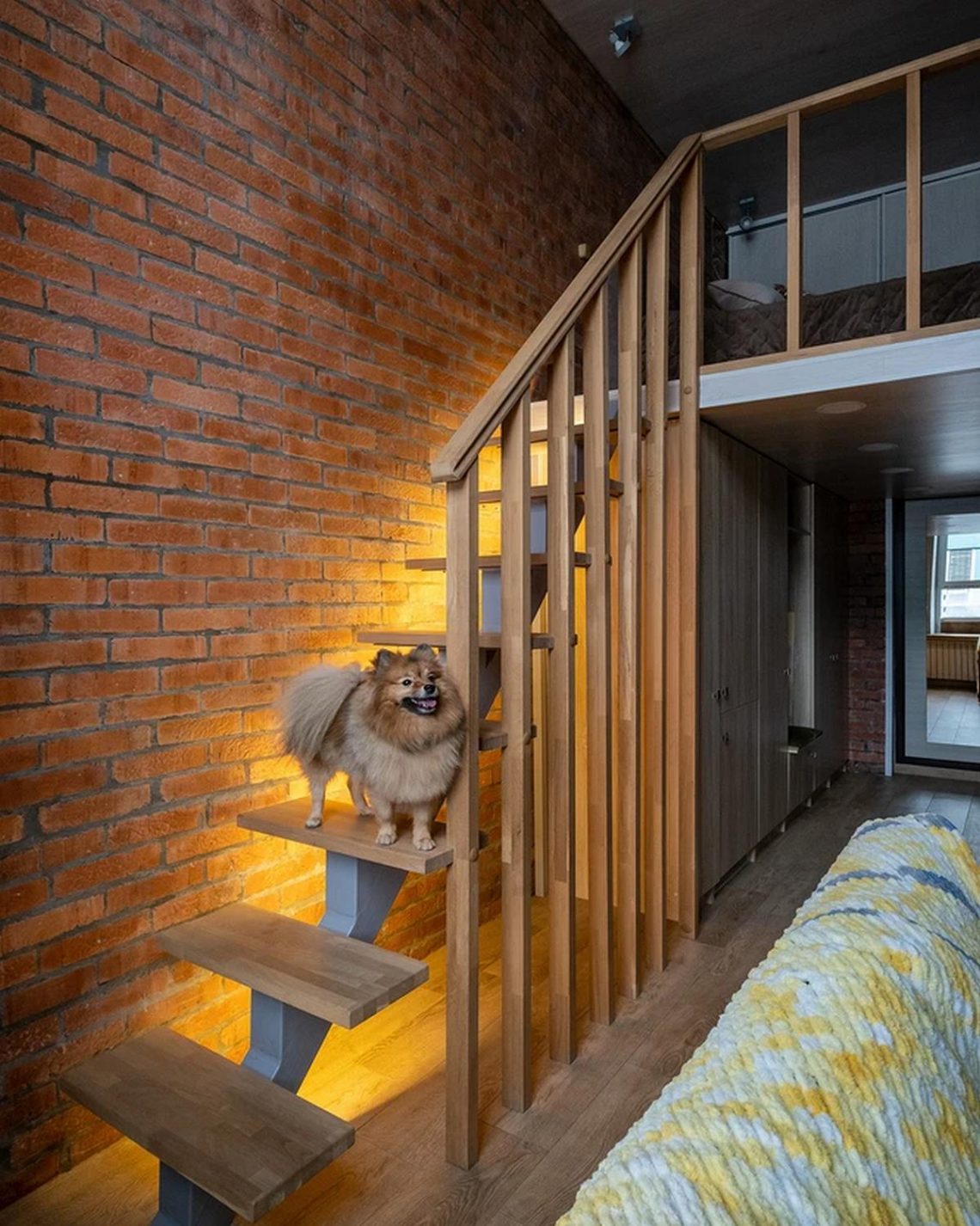 Így lett hangulatos kétszintes loft egy 30m2-es kis lakásból ...