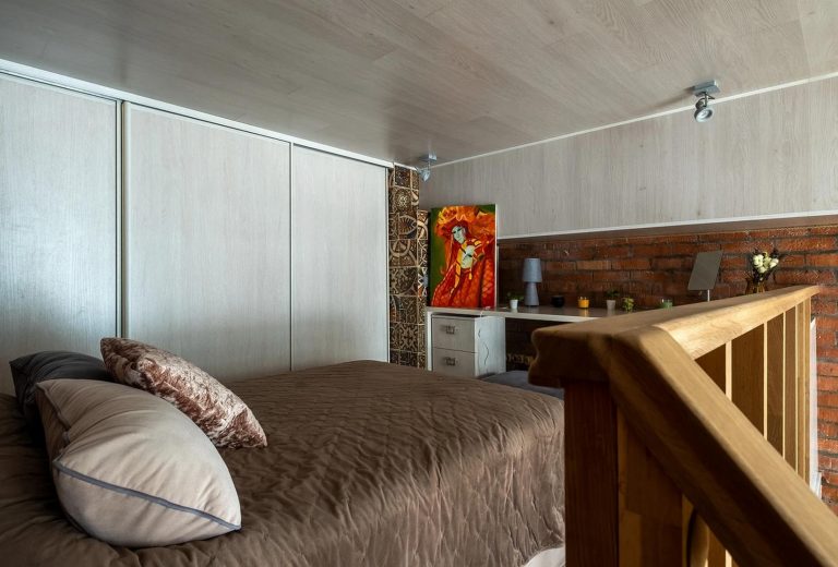 Így lett hangulatos kétszintes loft egy 30m2-es kis lakásból ...