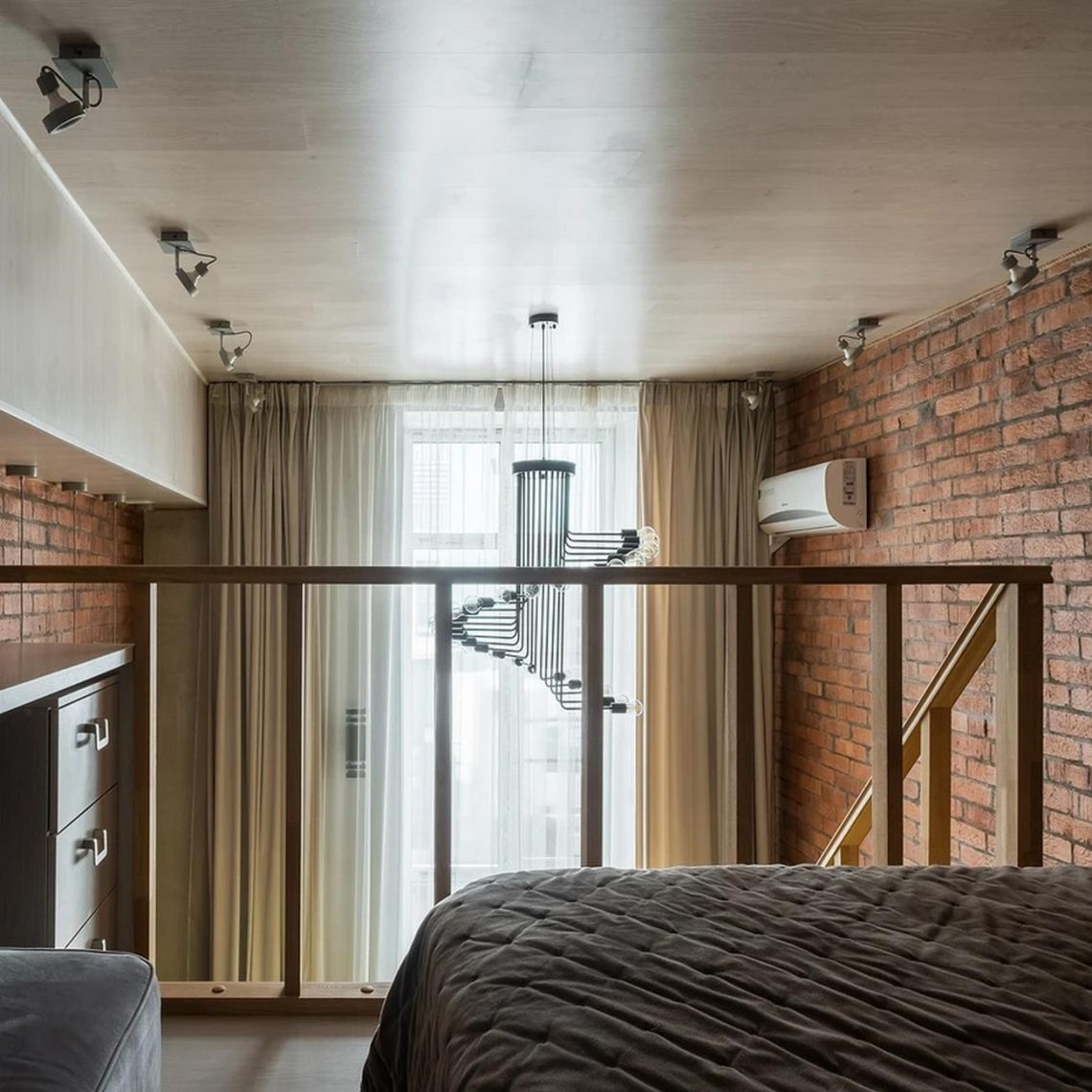 Így lett hangulatos kétszintes loft egy 30m2-es kis lakásból ...