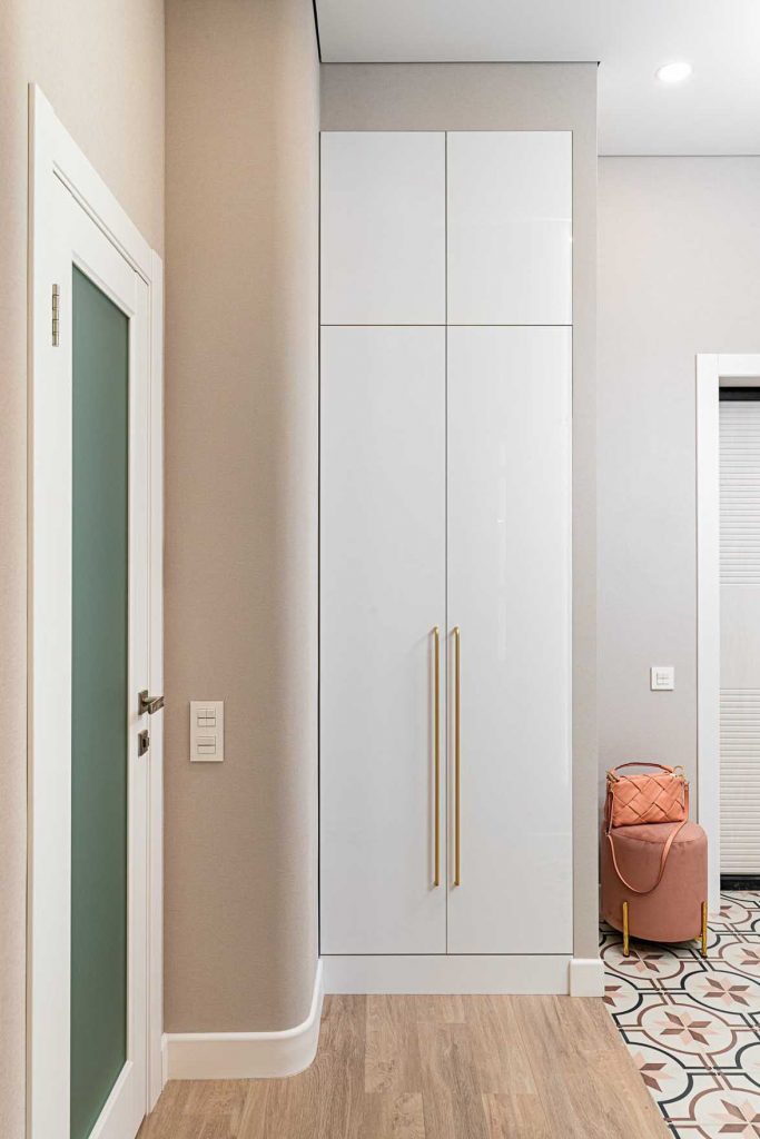 Így lett hely sok funkciónak kis lakásban: hölgy és cica 39 m²-en ...
